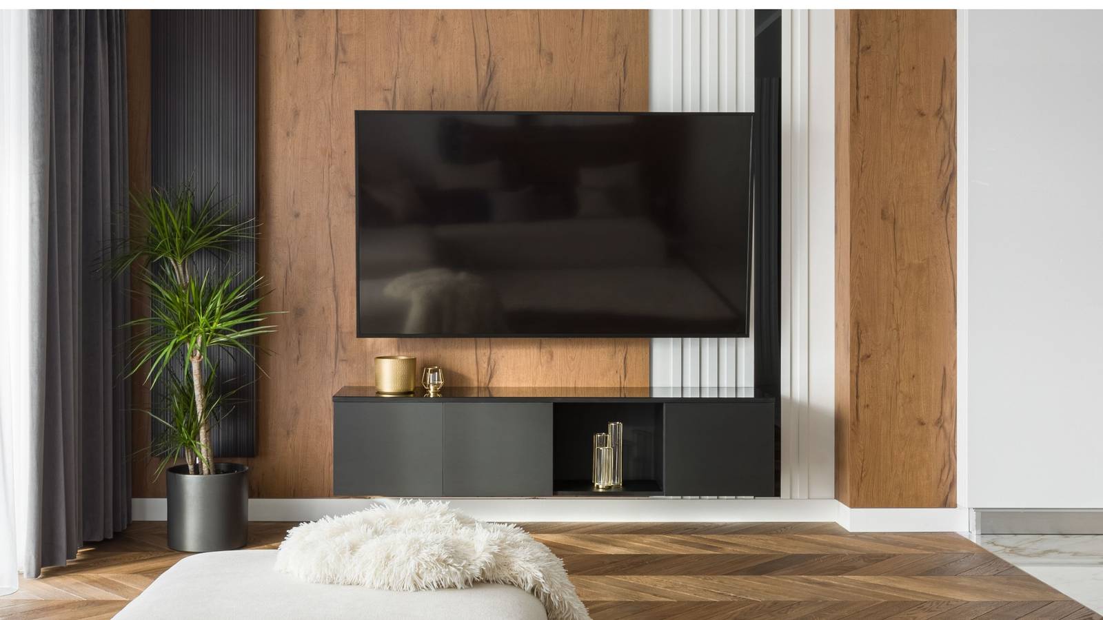 The Best Thing About Giant TVs Is the Speakers