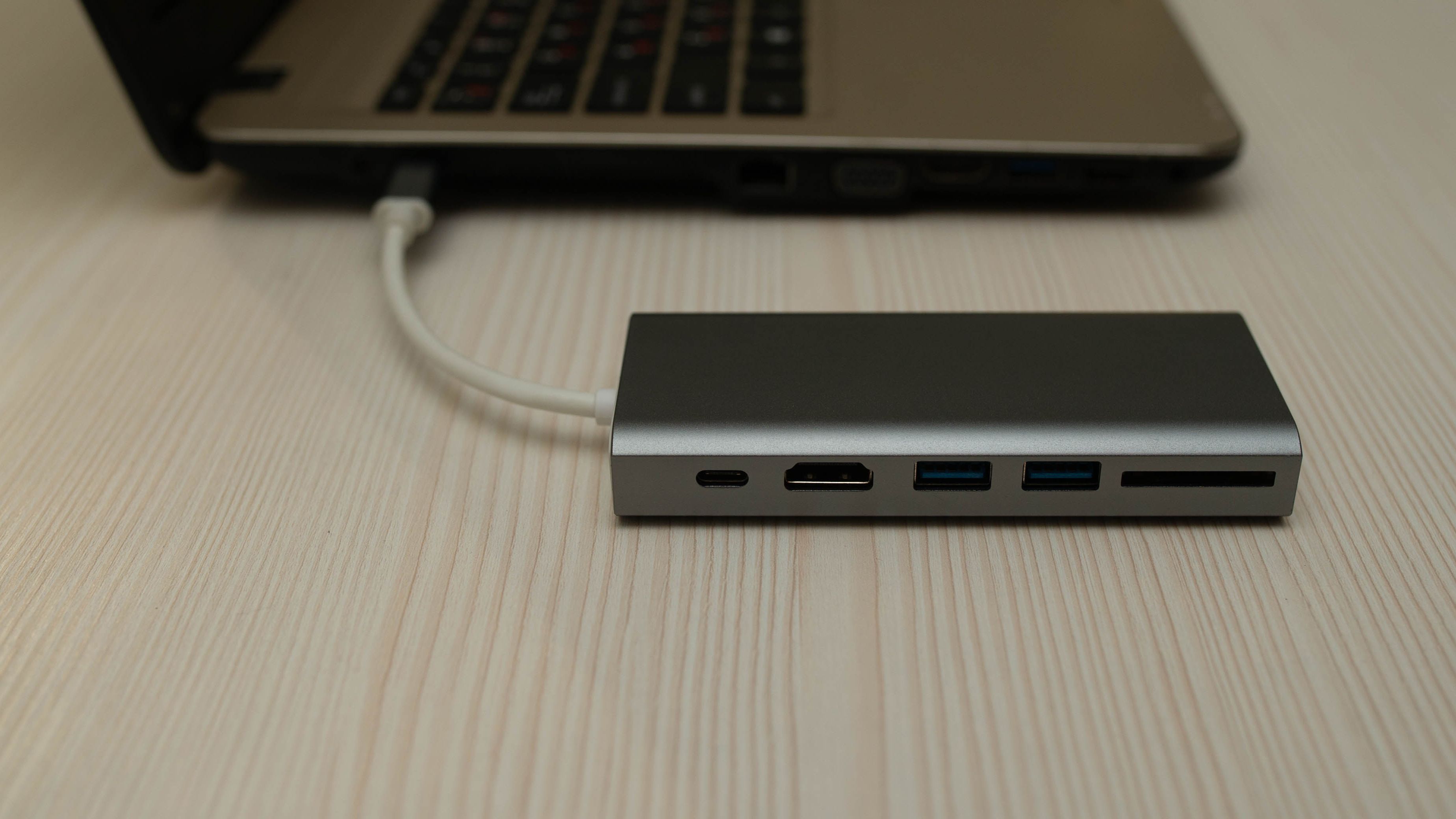 4 weird ports you'll only find on super-old Android phones