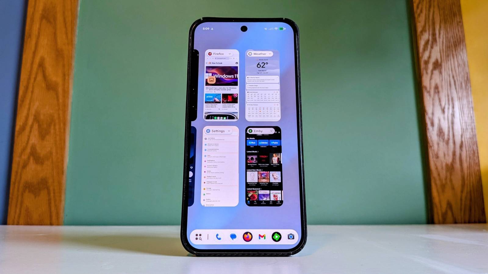 How to enable Android's dual-pane tablet mode on your phone
