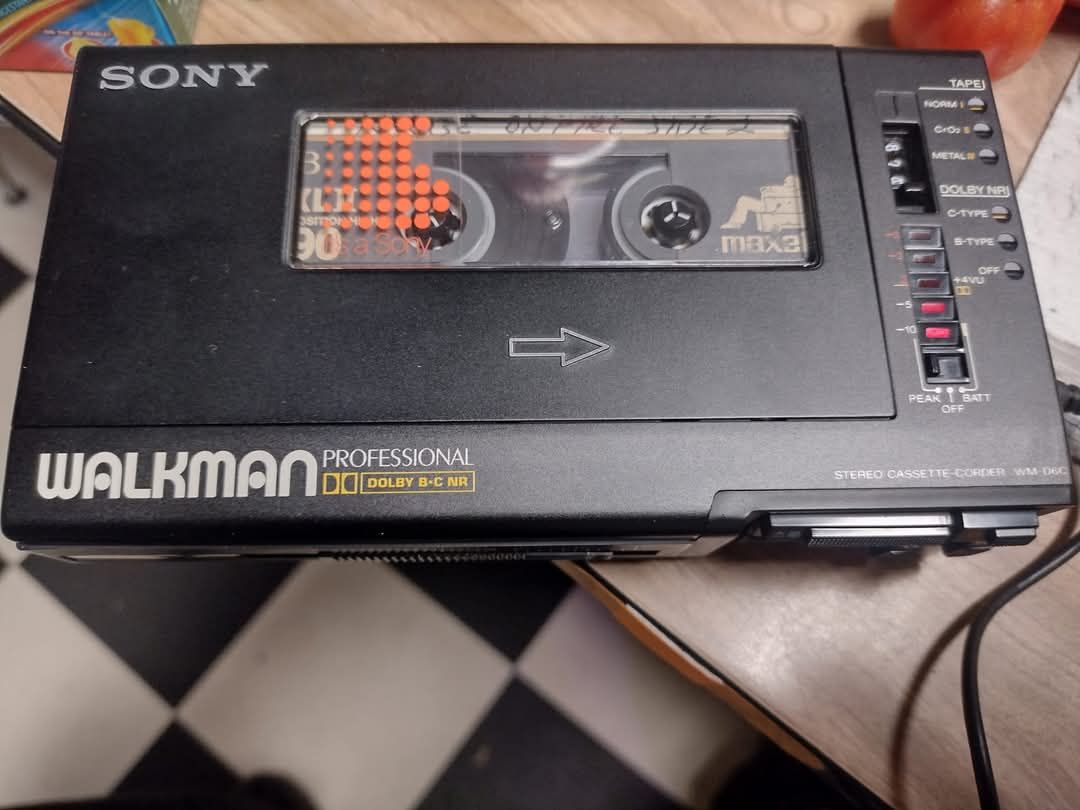 Why I Bought a Walkman Cassette Player From 1988