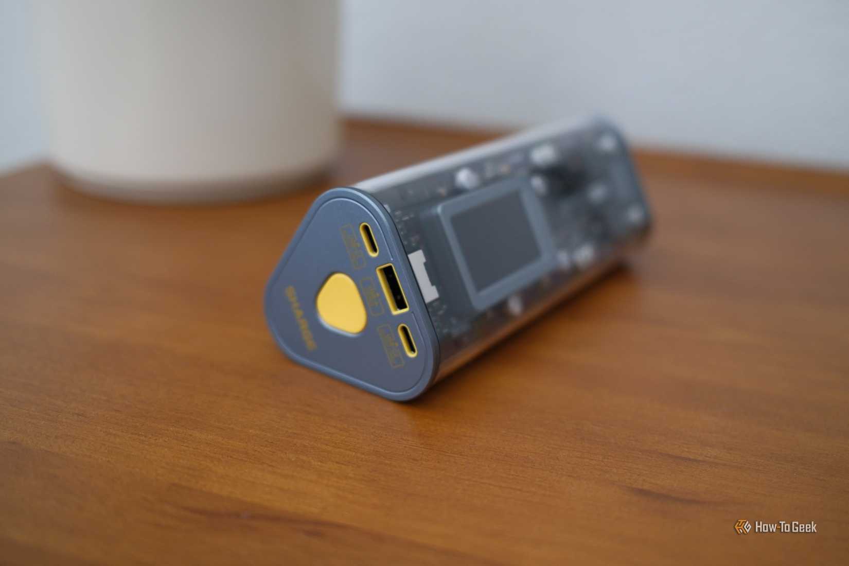 Shargeek 170 Review: All Batteries Should Have Smart Displays