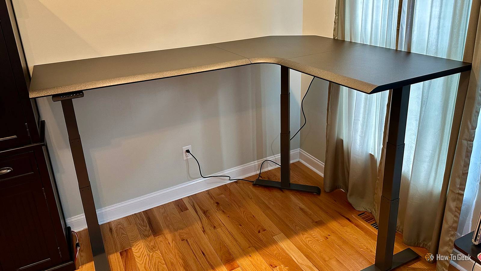 Vari L-Shape Electric Standing Desk Review: A Functional and Versatile ...