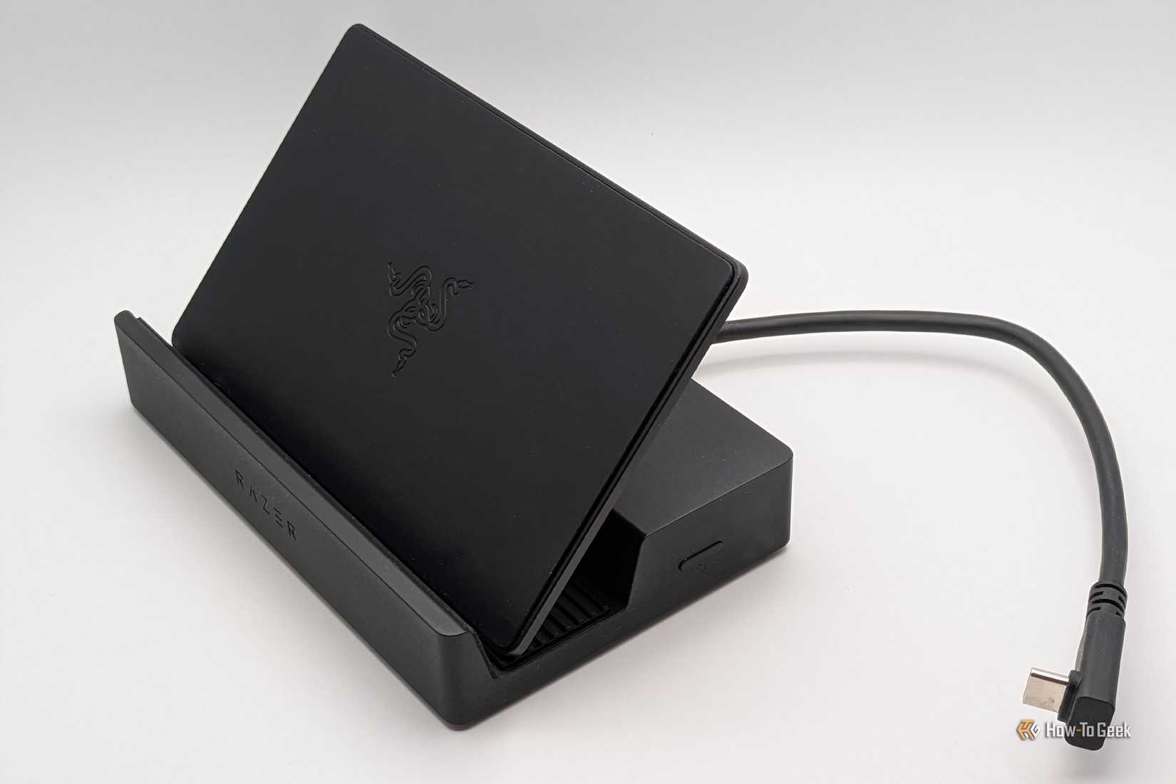 Razer Handheld Dock Chroma Review: An RGB Dock with Pass-Through Charging