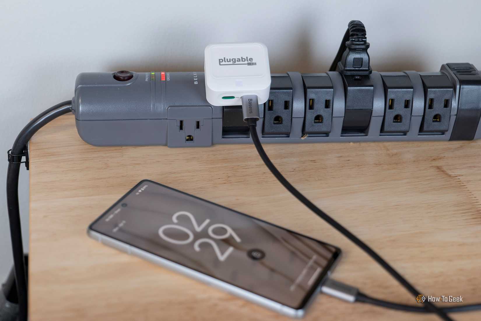 Plugable 40W Dual USB-C Charger Review: This Compact Charger Is Great