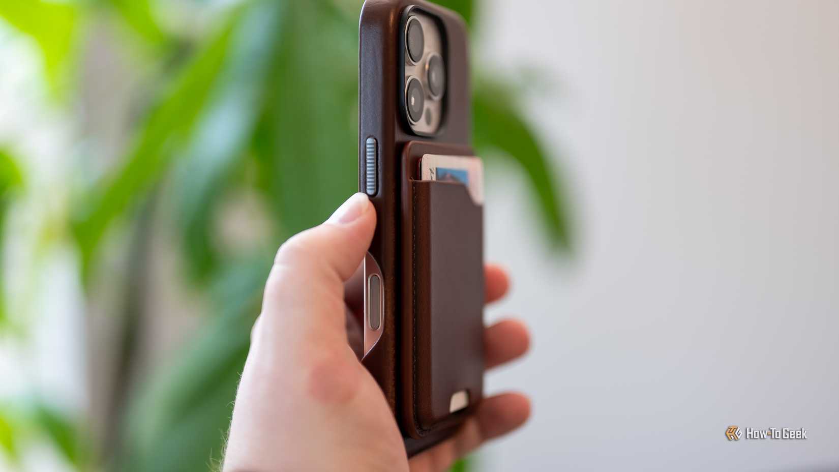 Nomad Leather Mag Wallet Review: Quality Meets Apple Find My