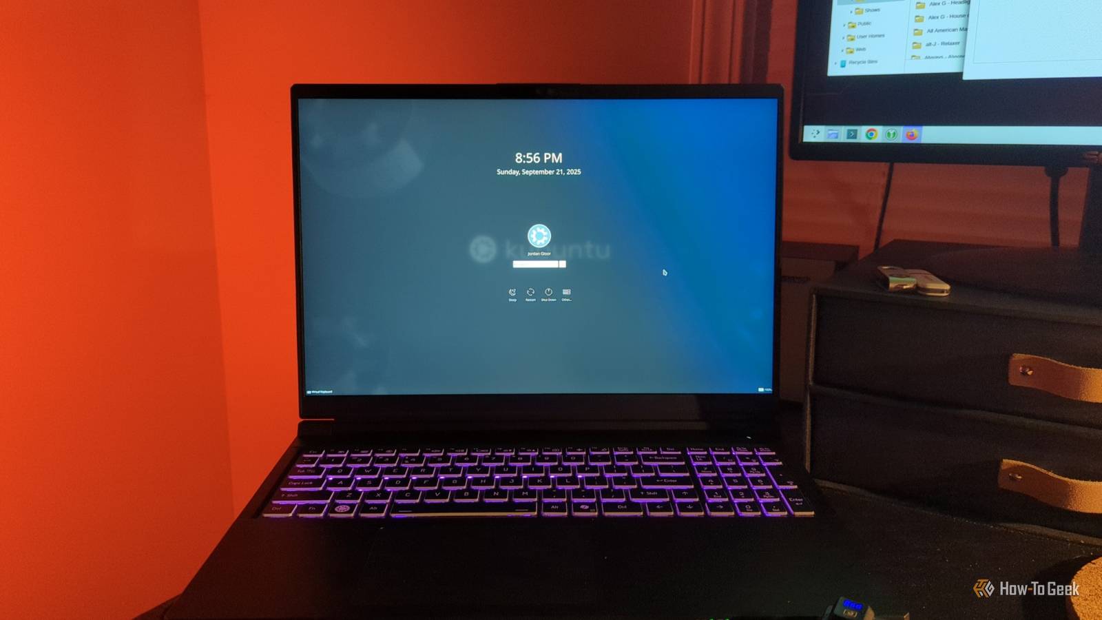 6 Linux apps I always run at startup (and why they’re worth it)