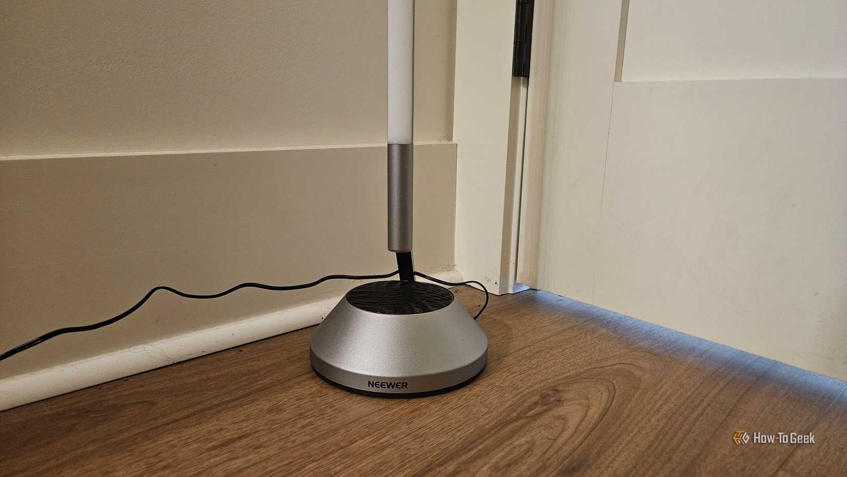 Neewer NF01 Smart Corner Lamp Review: Smart Lighting With Decent ...